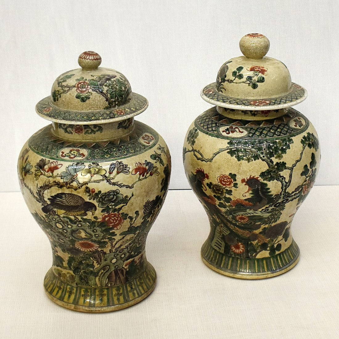 Pair Of Chinese Urns Auction