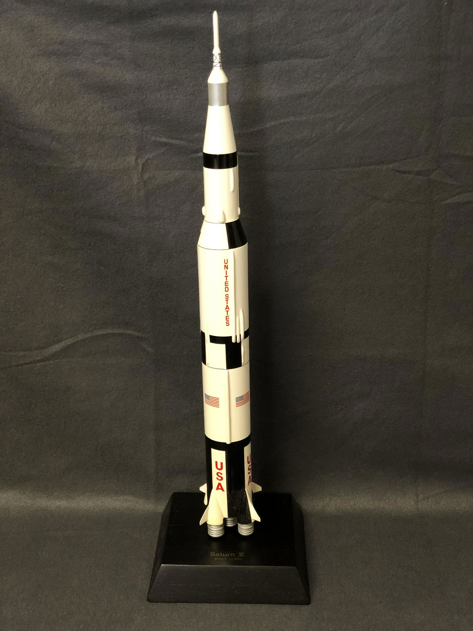 United States Nasa Saturn V 1:200 Scale Model Stand