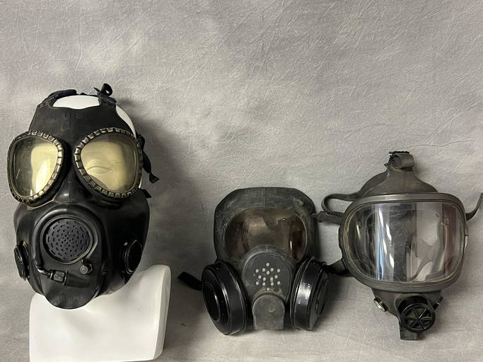 (3)gas Masks Military,usn,firefighter 1967 Us Navy Nd Mark V W/ Filters ...