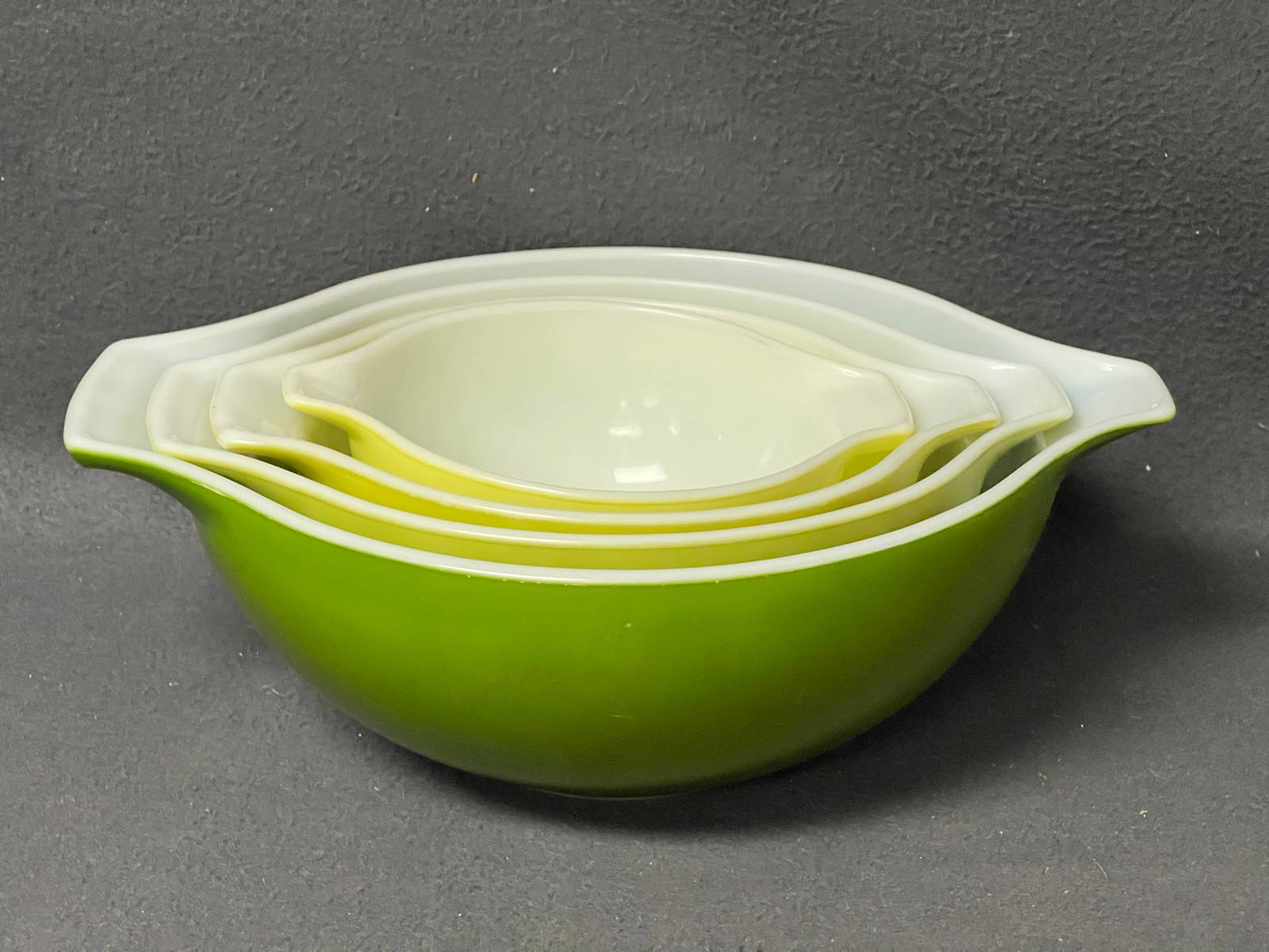 Vintage Pyrex Cinderella Mixing Bowl Set Of 4 - Graduated Bowl Set Auction