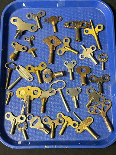 (32)antique / Vintage Clock Keys Various Makers,sizes