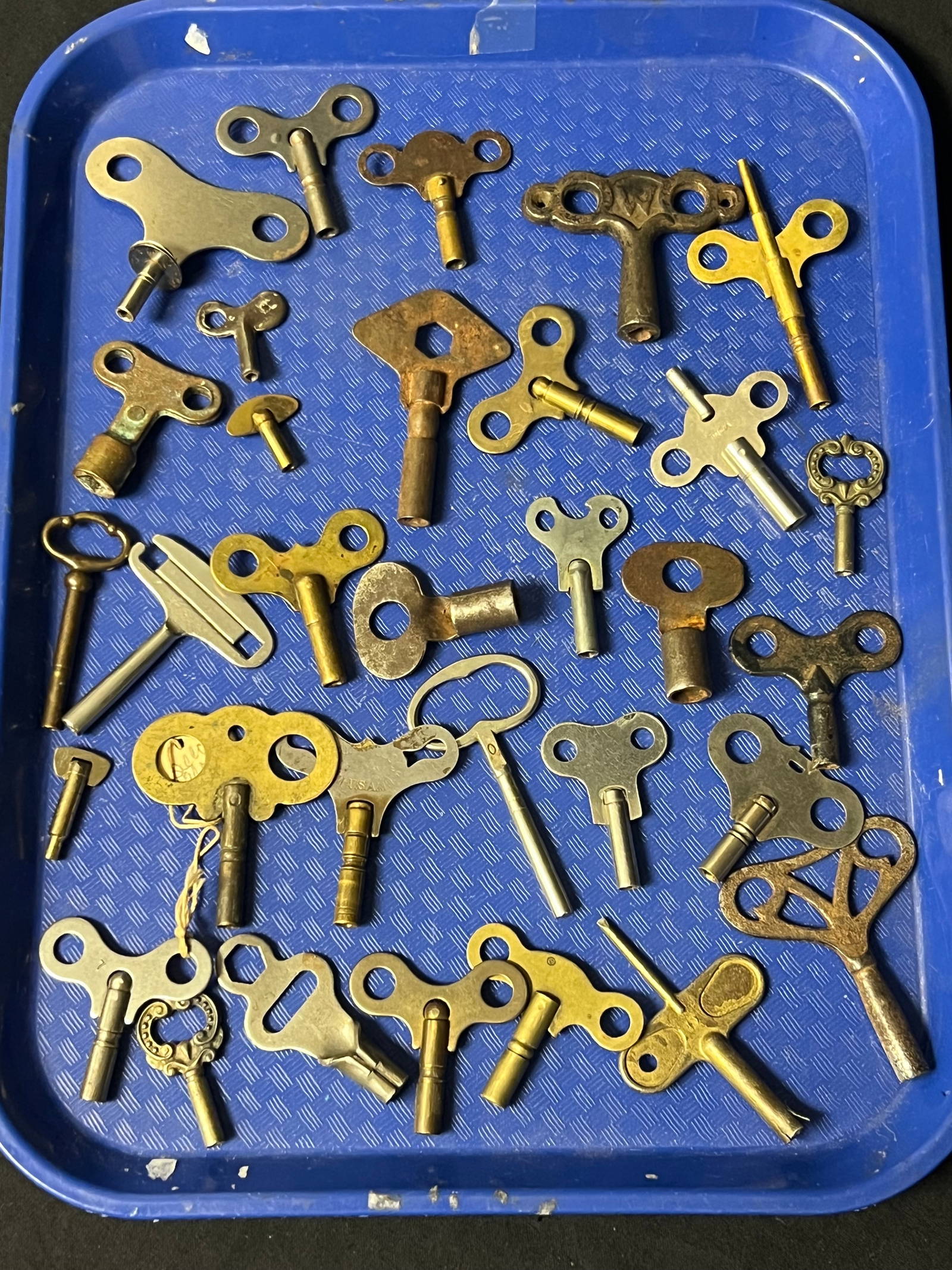 (32)antique / Vintage Clock Keys- Various Makers,sizes Auction