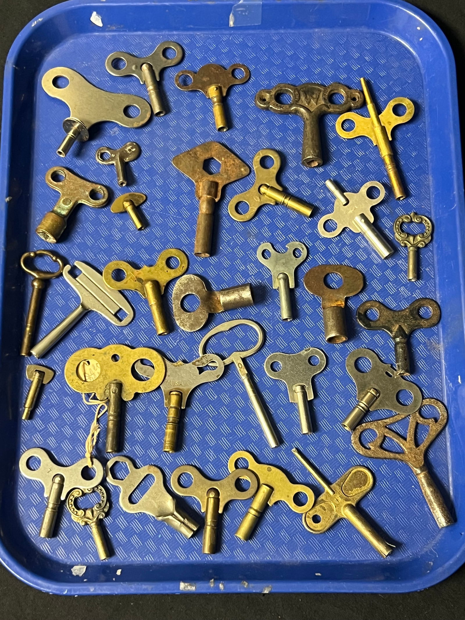 (32)antique / Vintage Clock Keys- Various Makers,sizes Auction