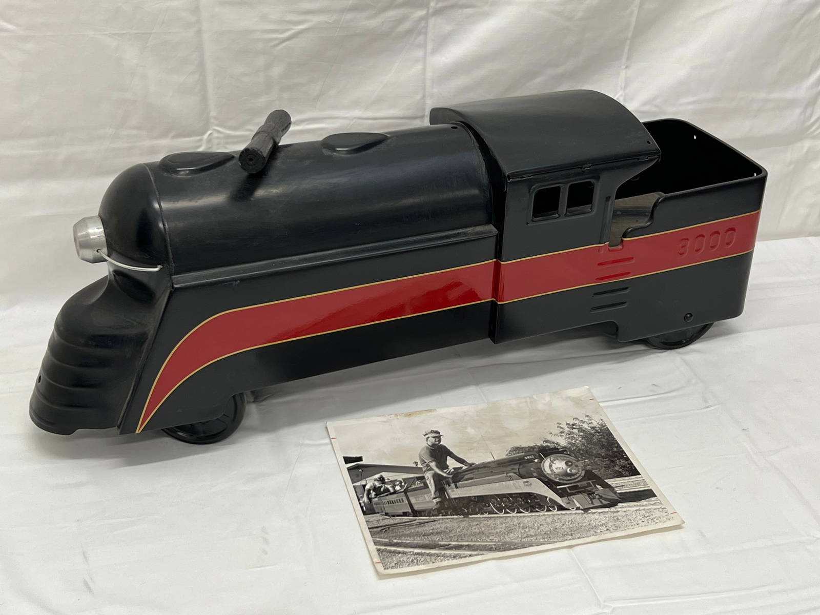 Vintage Marx Steel Ride On Train #3000, Train Photo Auction