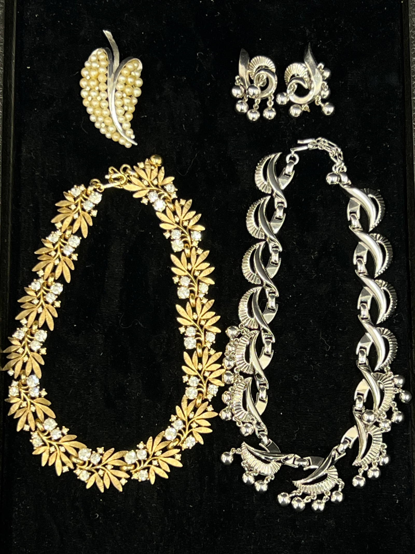 (3)vintage Trifari Necklaces,(1)earrings - Vtg Crown Trifari Silvertone ...