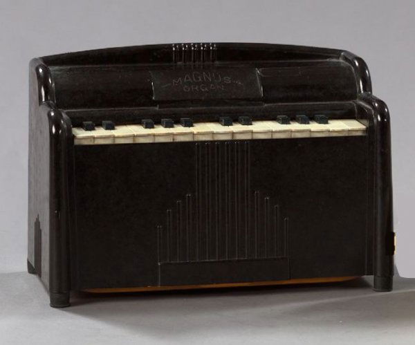 1118: Child's Electronic "Magnus Organ",