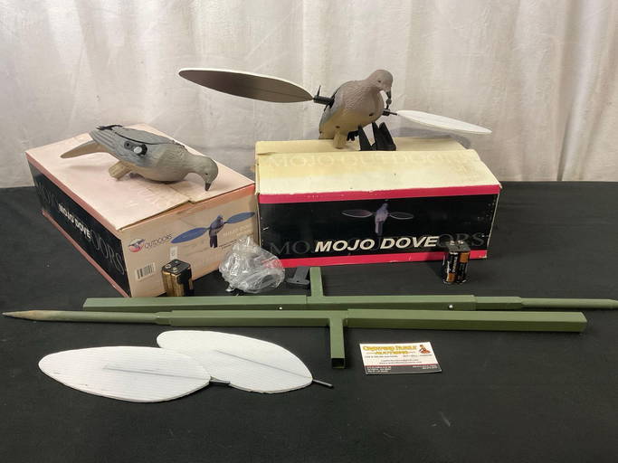 Pair Of Mojo Voodoo Doves, Movable Decoys W/ Removable Wings