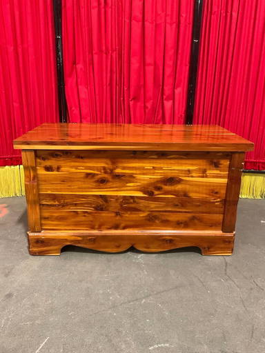 Vintage Murphy Cedar Chest. Measures 37" X 21" See Pics.
