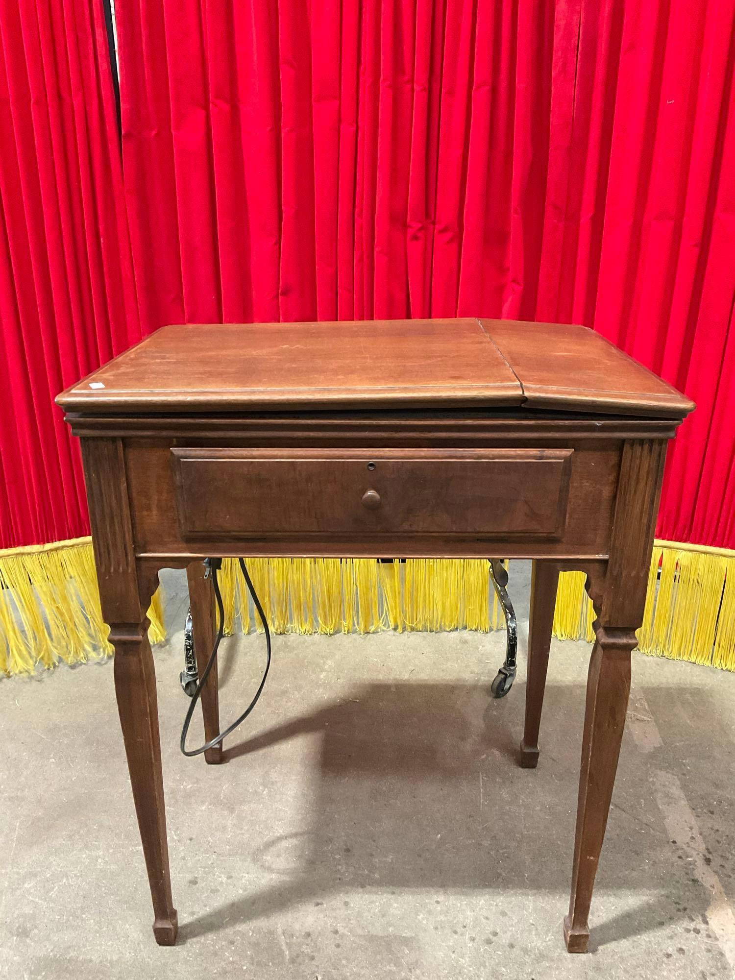 Vintage 1950s Singer Sewing Machine Cabinet Model 401a. Tested, Working ...