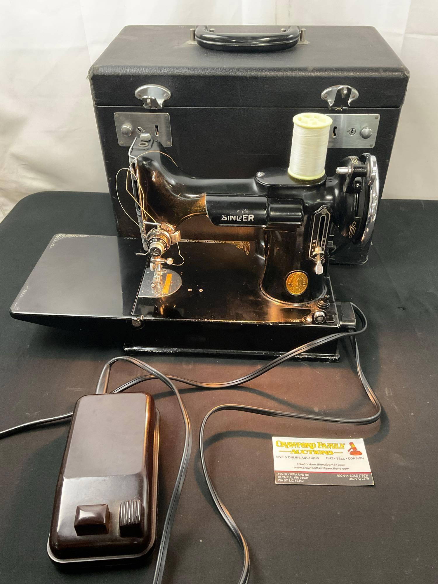Vintage 1940s 221 Featherweight Singer Sewing Machine W/ Case & Pedal ...