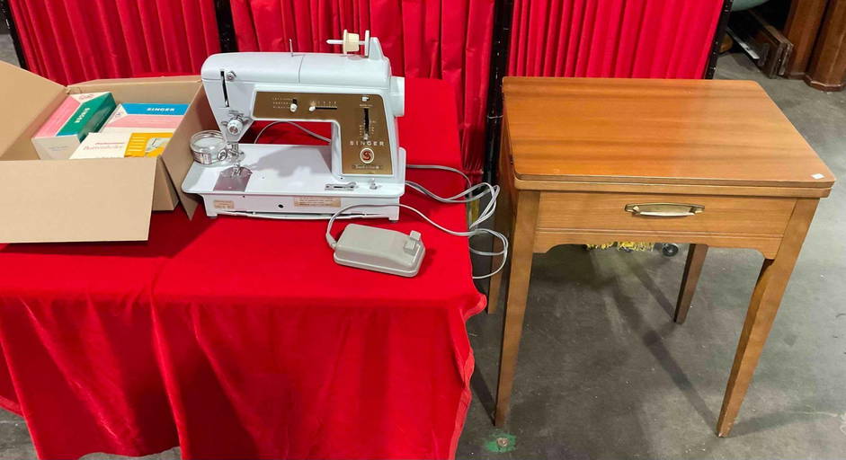 Vintage Singer Model 603 Sewing Machine W/ Attachments & Cabinet ...
