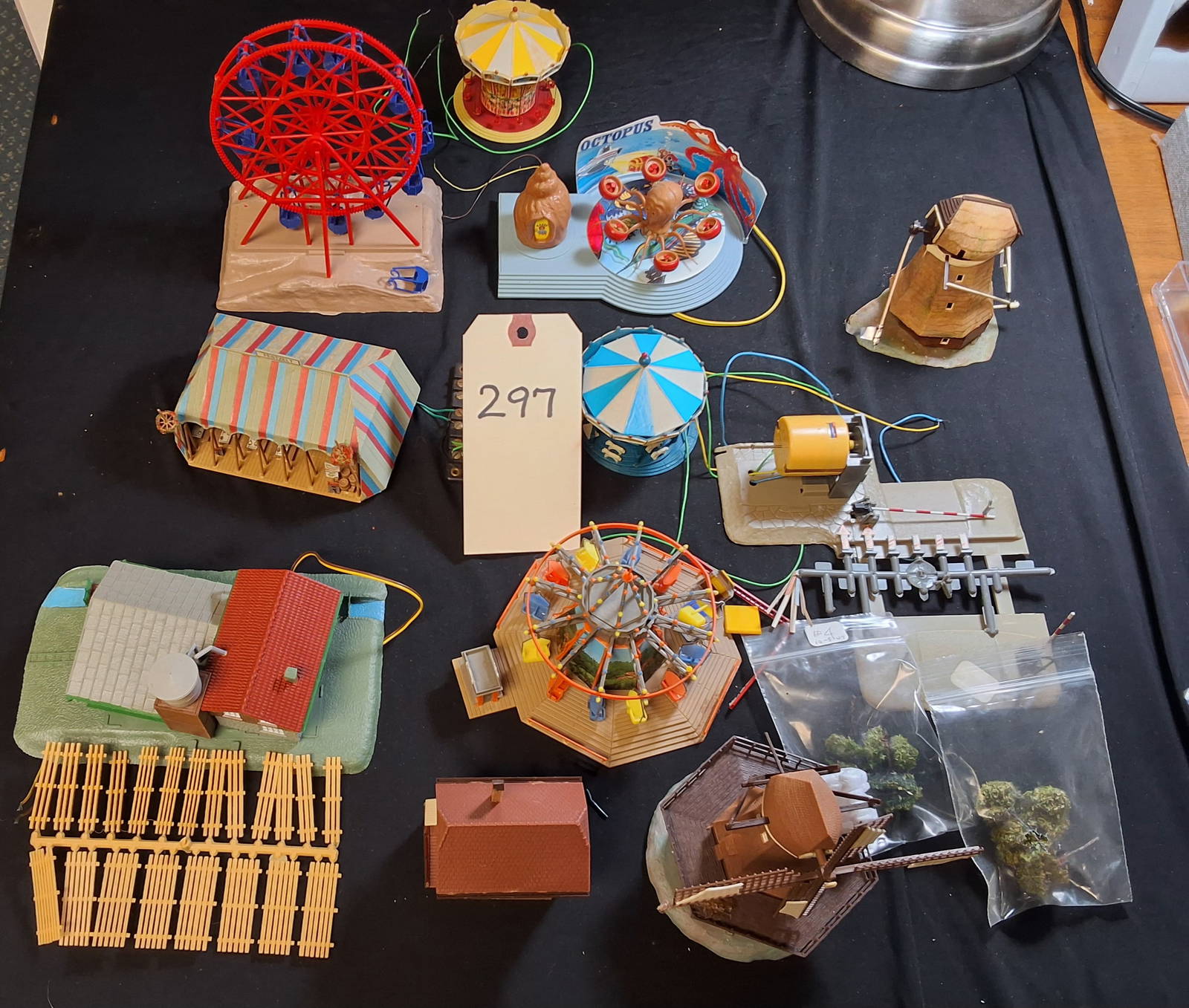 N Scale Lot Of Miscellaneous Circus Carnival Buildings And Accessories ...