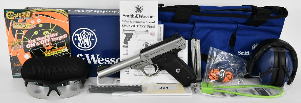 Smith & Wesson Sw22 Victory Pistol & Range Kit!