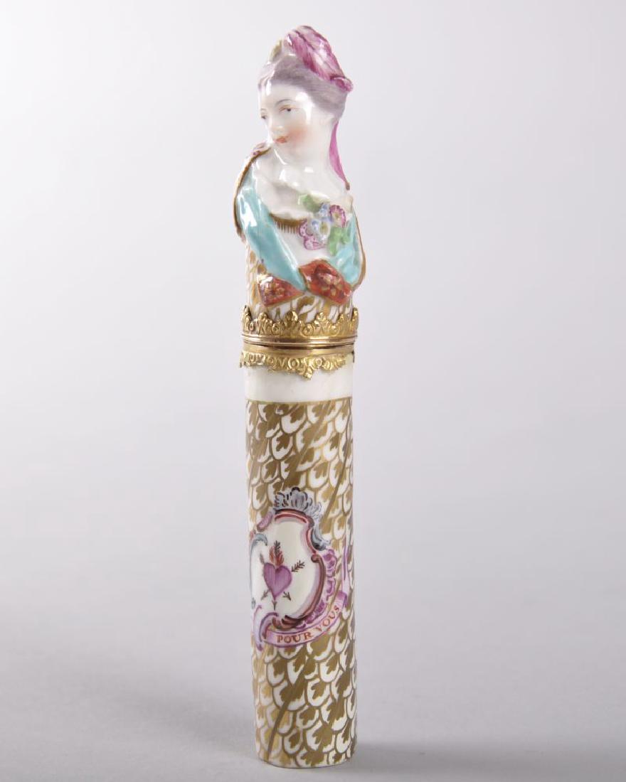 A GOOD 18TH CENTURY CHELSEA PORCELAIN BODKIN CASE,