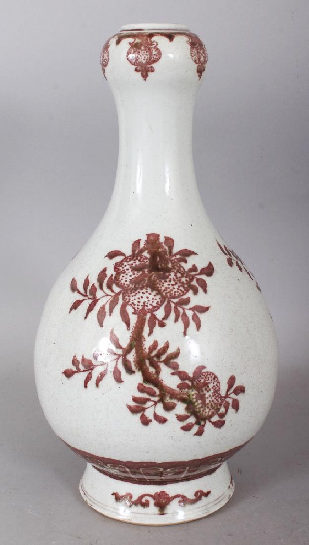 A CHINESE MING STYLE COPPER RED PORCELAIN BOTTLE VASE,