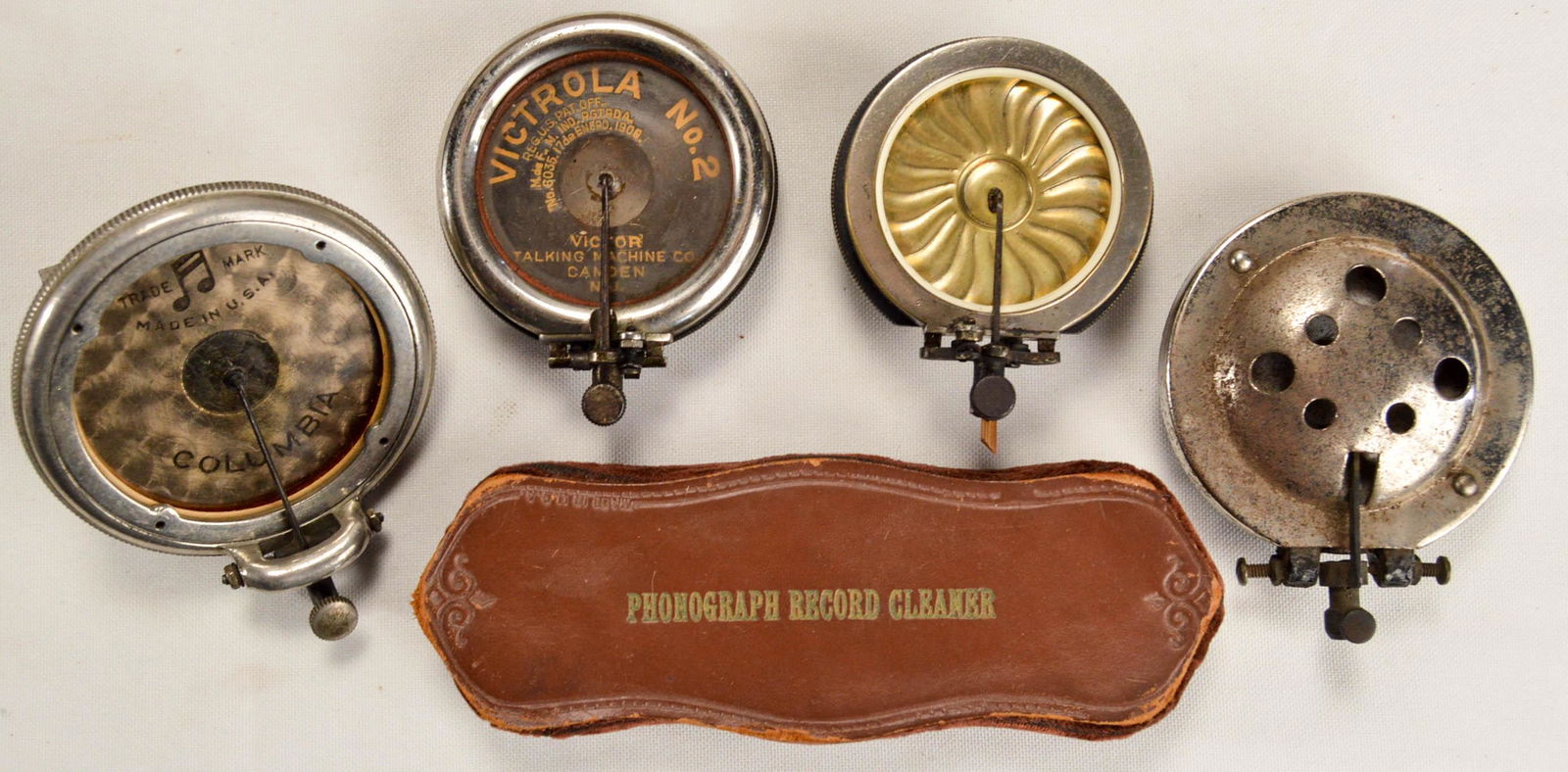 4 Disc Phonograph Reproducers And Duster