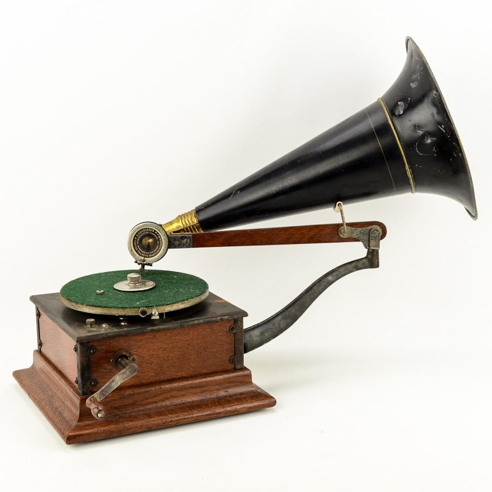 Victor Royal Type R Phonograph