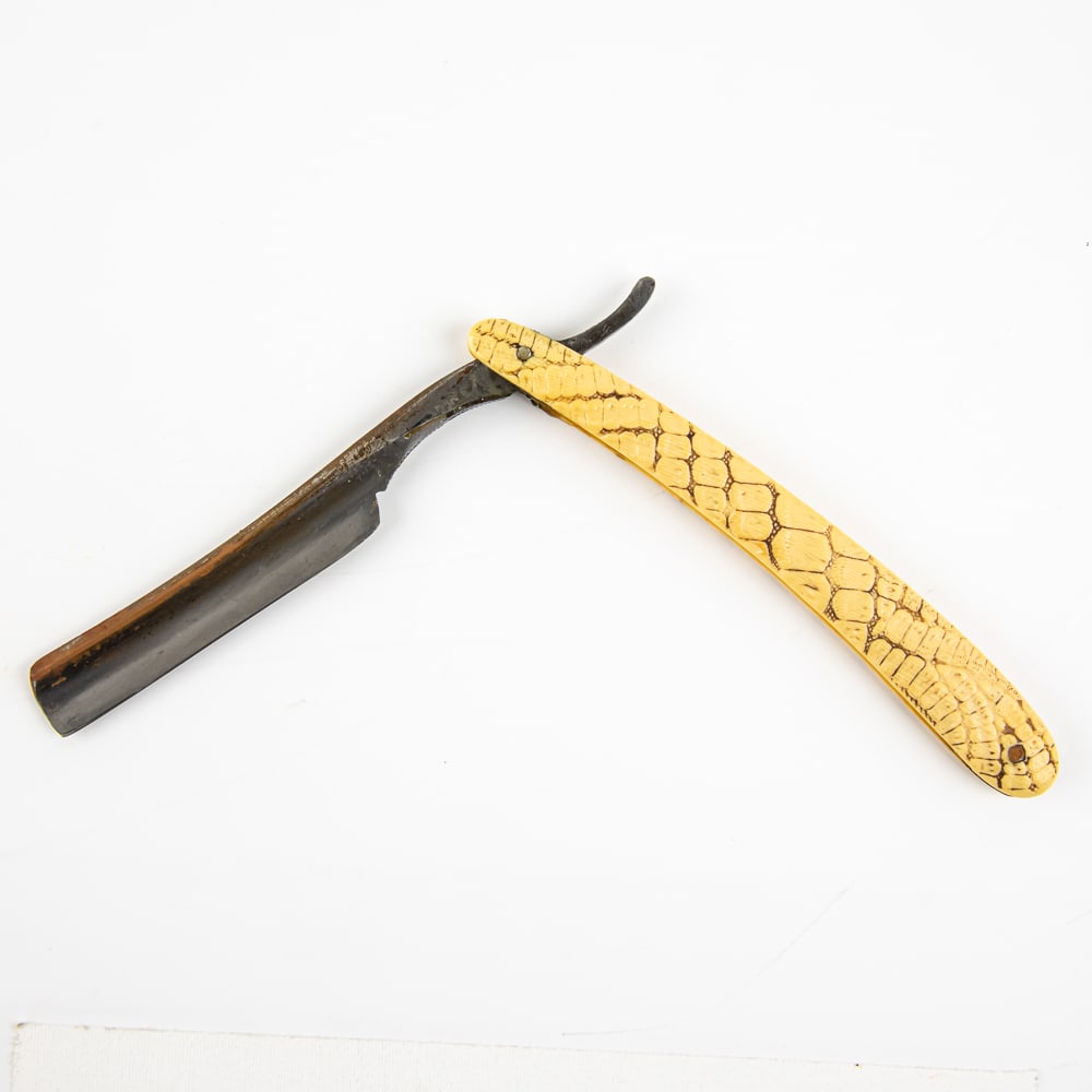 Unknown Mfg. Scale-style Straight Razor Auction