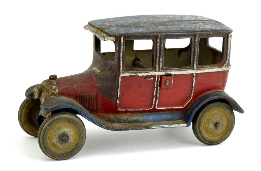 Arcade 1927 Ford Model T Sedan Cast Iron Toy Car - Oct 01, 2022 | Sofe ...