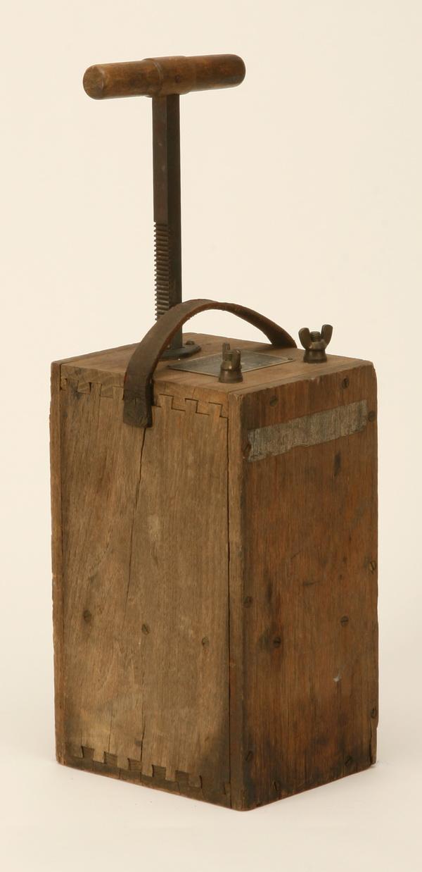 81: Vintage dynamite blasting machine