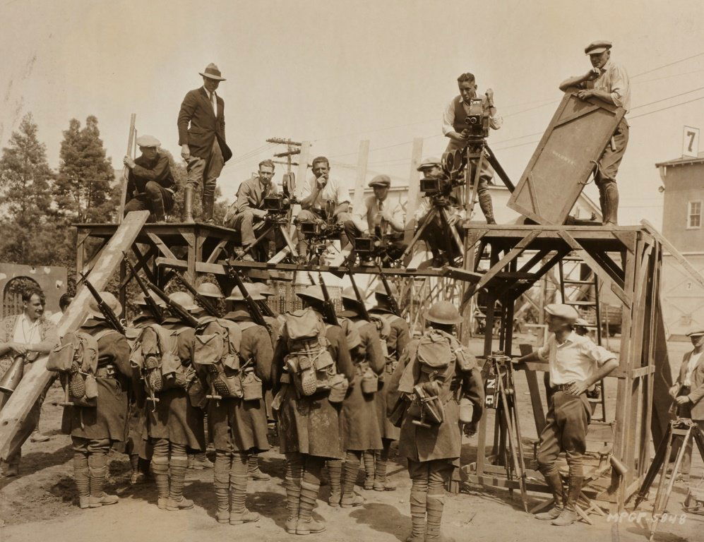 HOLLYWOOD FILM SET PHOTOGRAPHERS Film directors on set, - May 24, 2013 ...