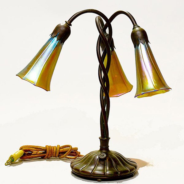 109: Buffalo Metal Works glass desk lamp