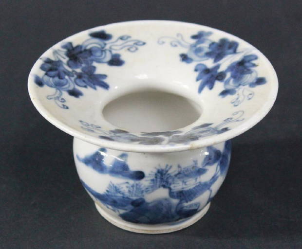 18th Century Chinese Porcelain Hand Spit Bowl