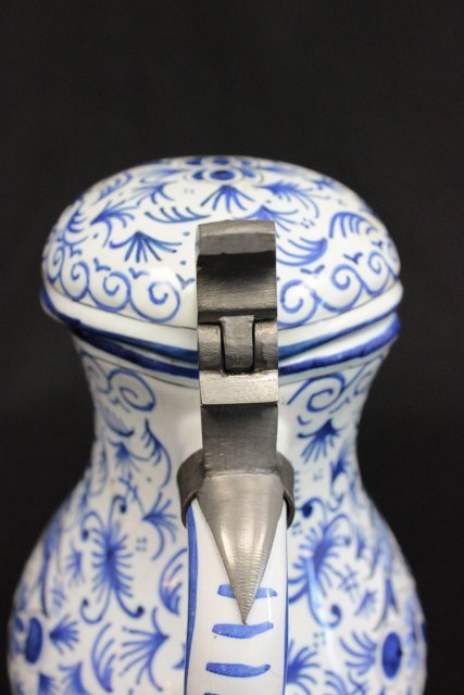 19th c. Delft stein decorated with "Birds" - May 28, 2013 | Time ...