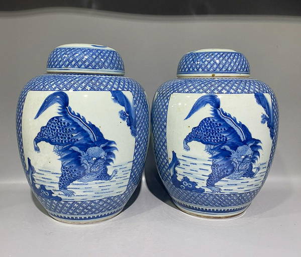 Pair Of Blue&white Glaze Kirin Beast Pattern Jar