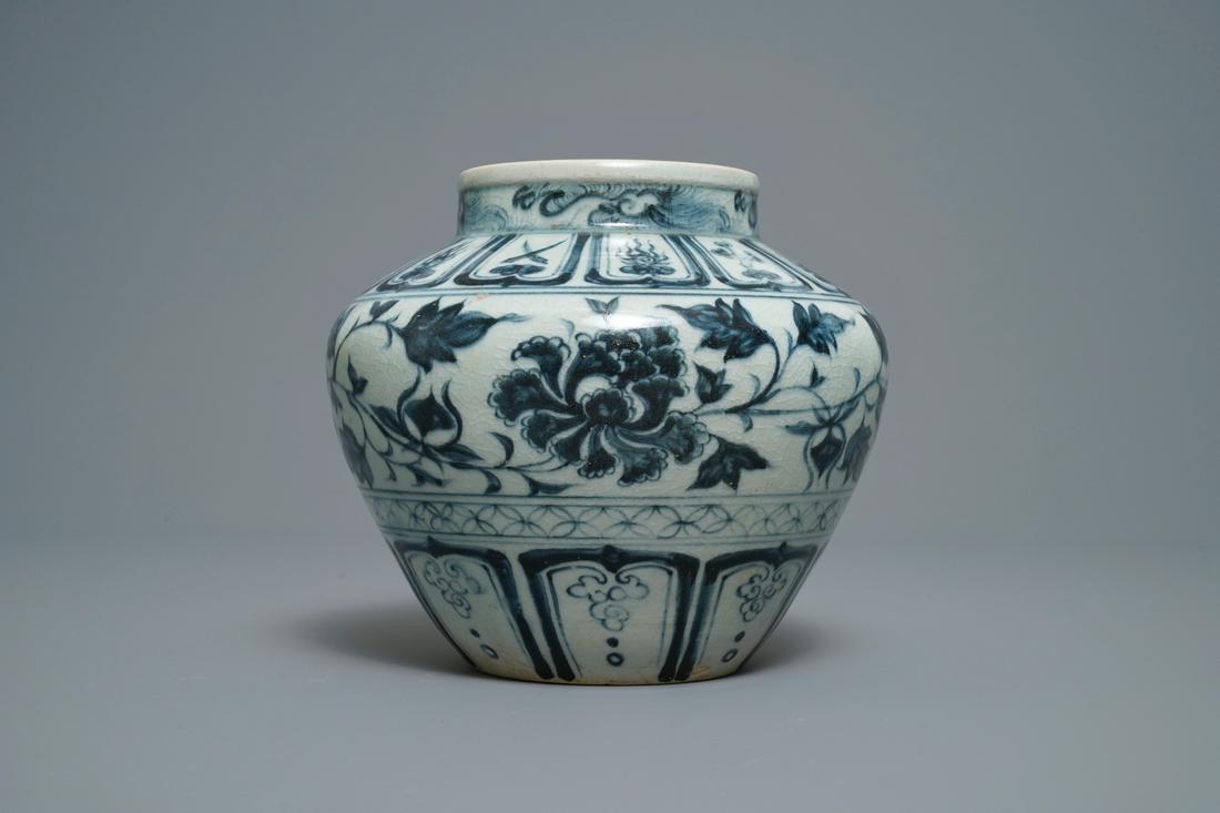 An Annamese blue and white vase with floral design, - Feb 15, 2020 ...