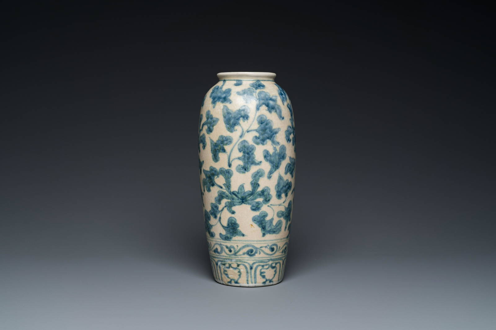 A Vietnamese Or Annamese Blue And White Vase, 14/15th C. Auction