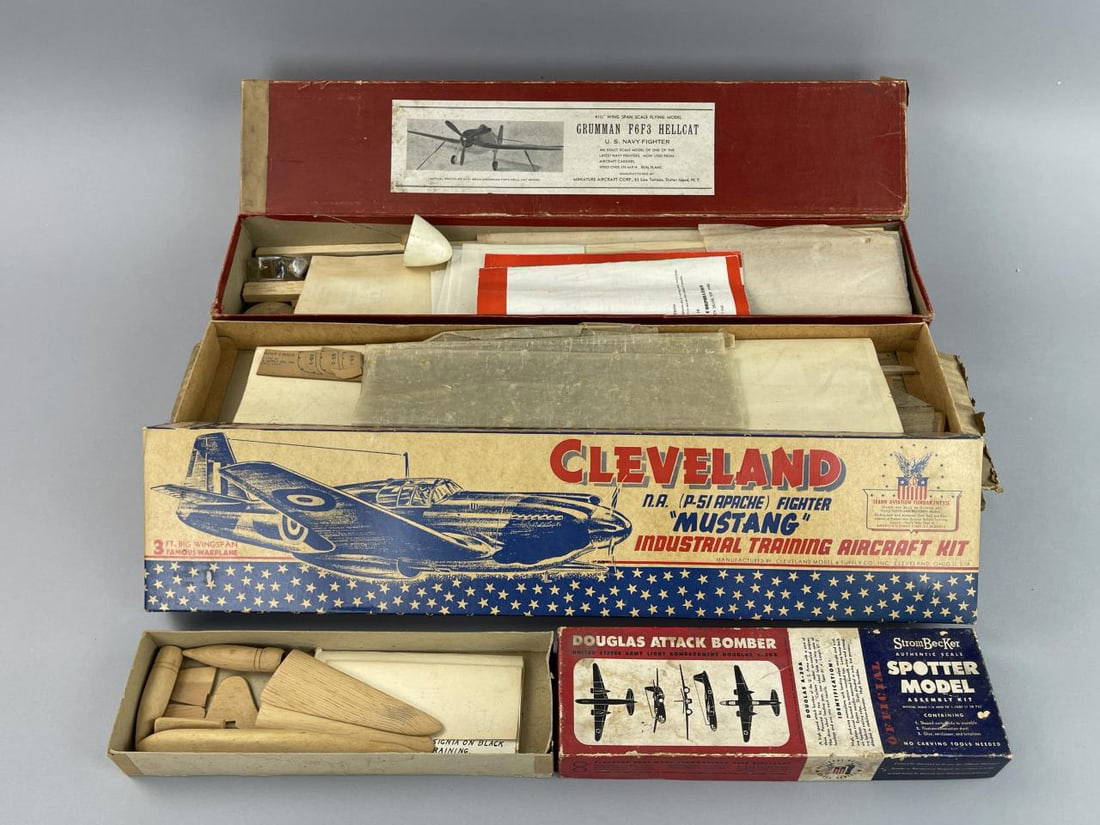 Three Vintage Airplane Model Kits Auction