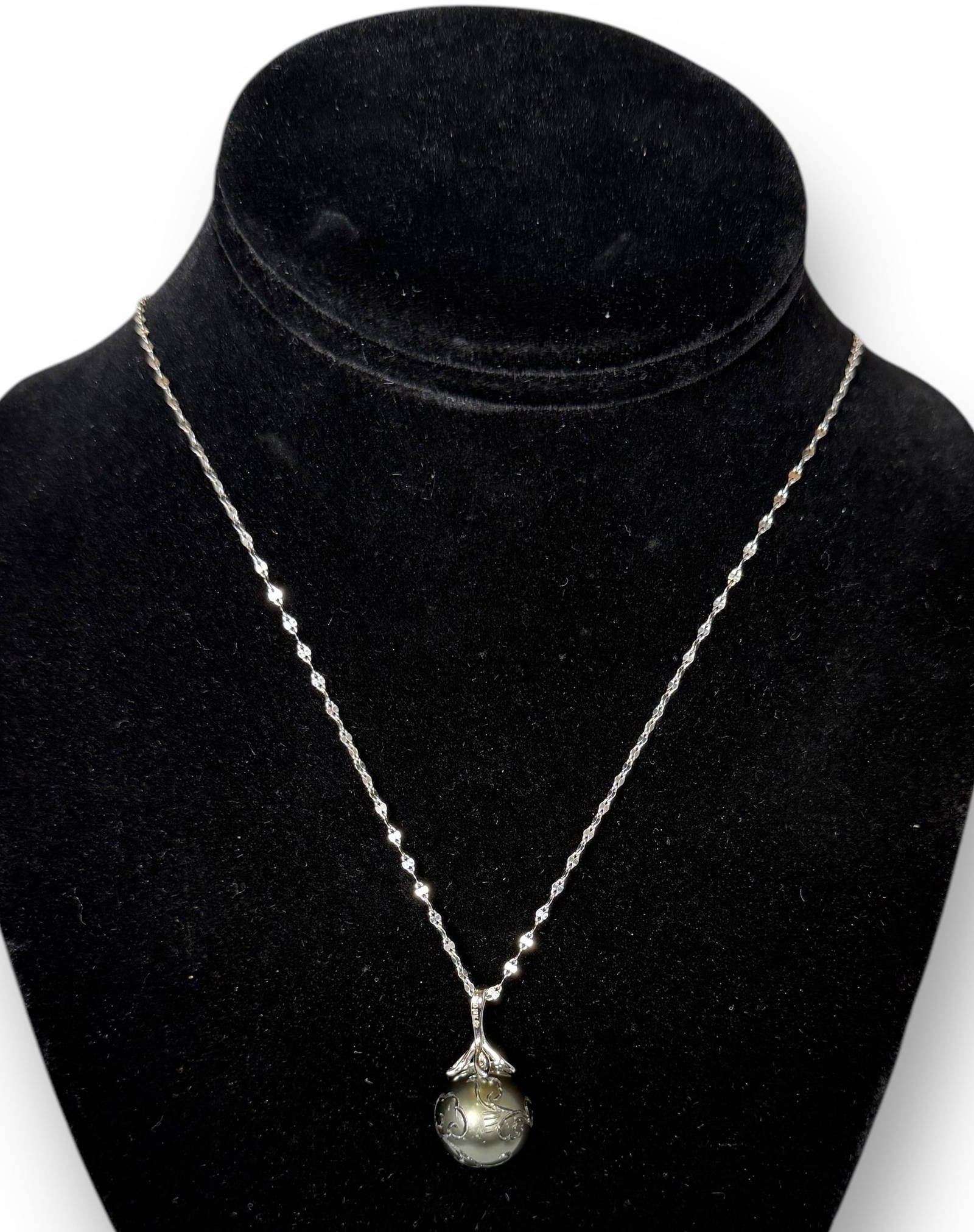 18k White Gold Carved Tahitian Black Pearl On 14k Chain Auction