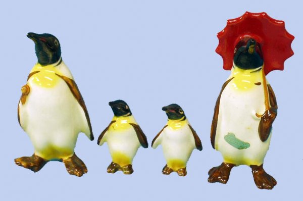 626: BESWICK PENGUIN FAMILY OF 4 MADE IN ENGLAND