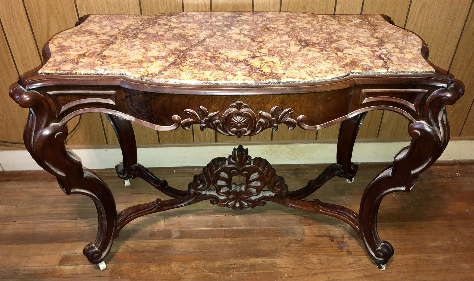 For Auction: VICTORIAN CENTER TABLE (#0213) on Jan 28, 2021 | Richard ...