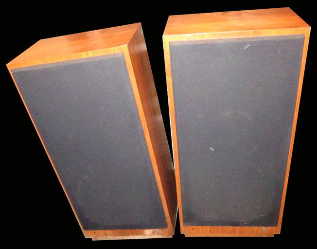 (2) Mcintosh Xr17 Speakers