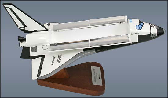1086: c.1980 SPACE SHUTTLE 'COLUMBIA' MODEL