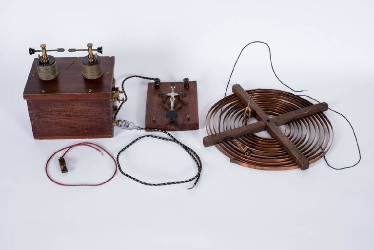 Wireless Spark Gap Transmitter With Key & Coil