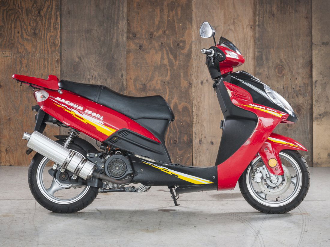 Magnum 150RL Scooter