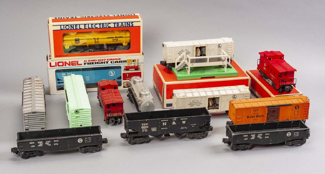 13 Lionel Freight Cars