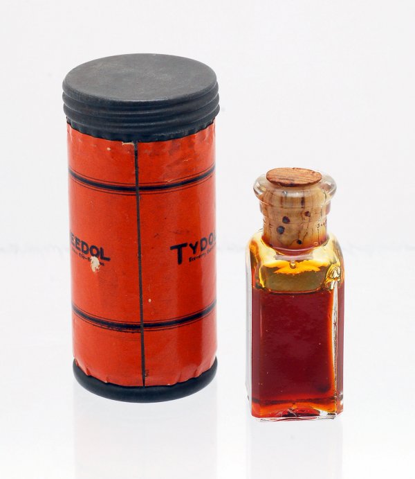 93: C 1928 Graf Zeppelin Oil Vial in Case - Nov 10, 2007 | Cordier ...
