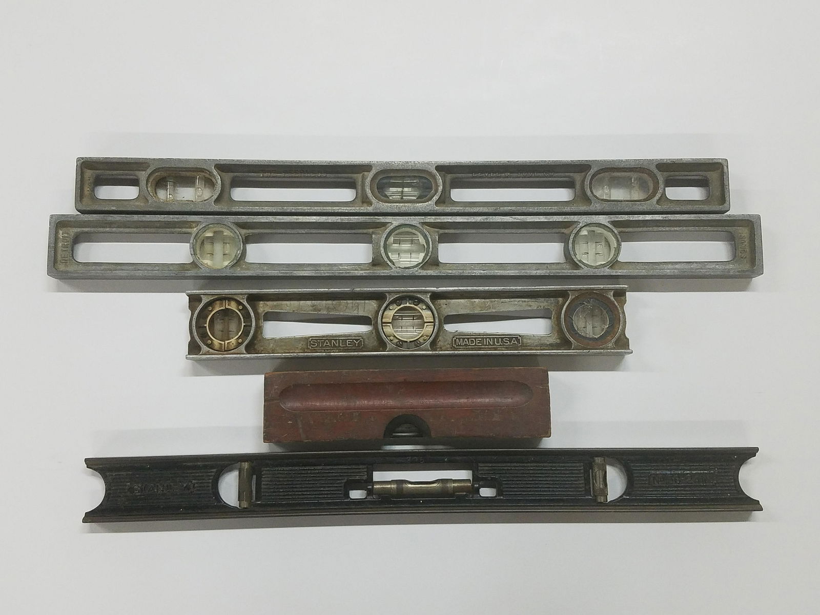 5 Vintage Levels Incl. Stanley