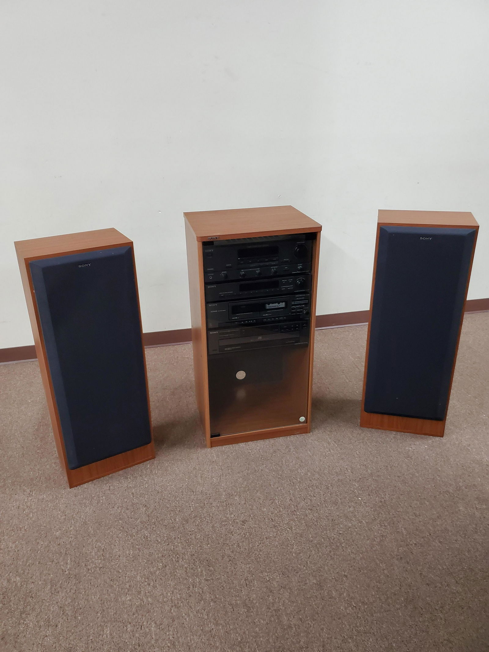 Sony Stereo System With Speakers