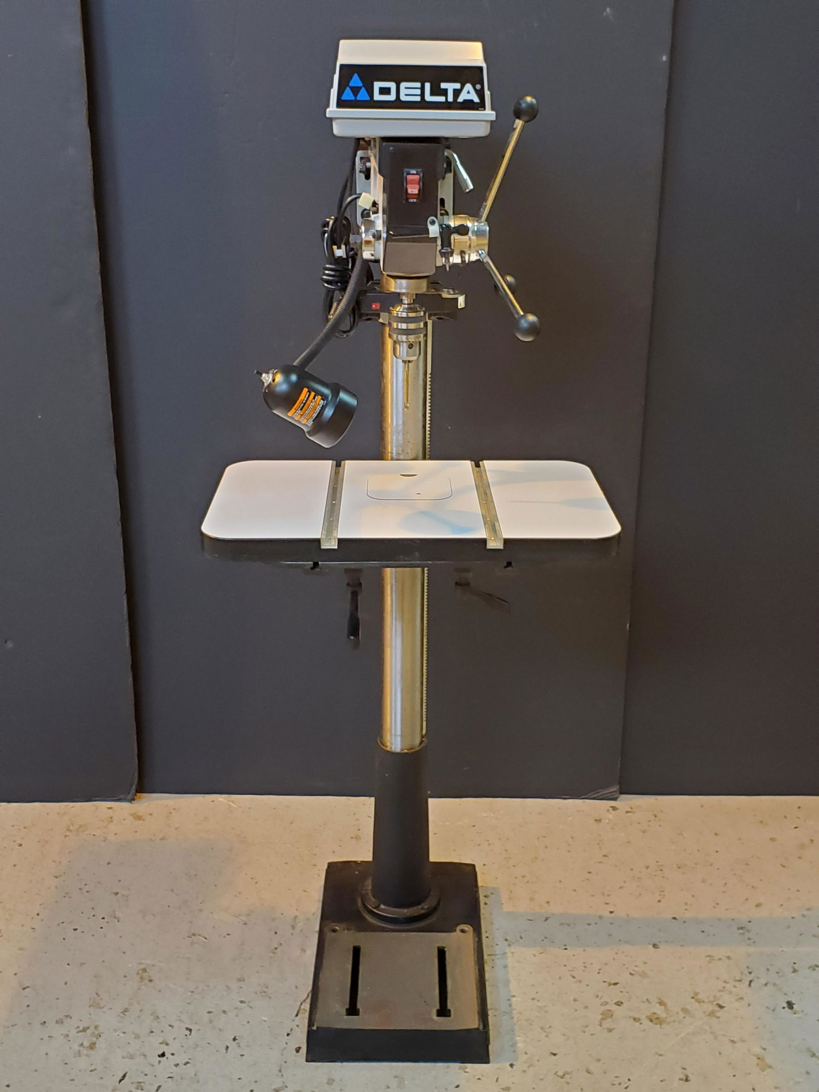 Delta 17 950l Drill Press With Work Light