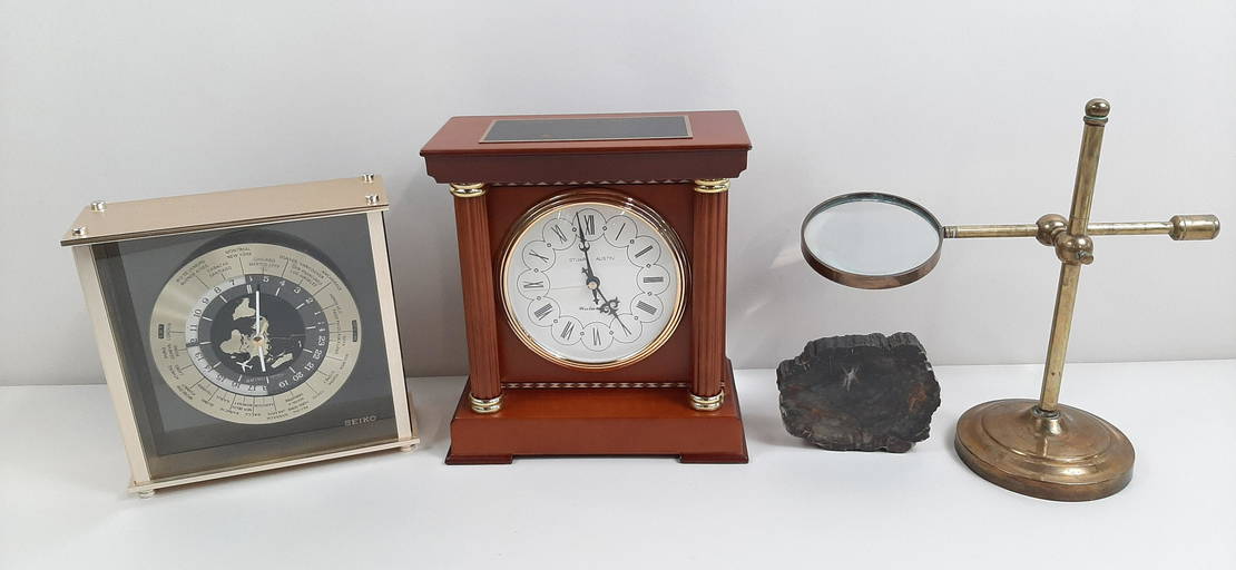 4 Pcs Incl. Clocks And Magnifying Glass