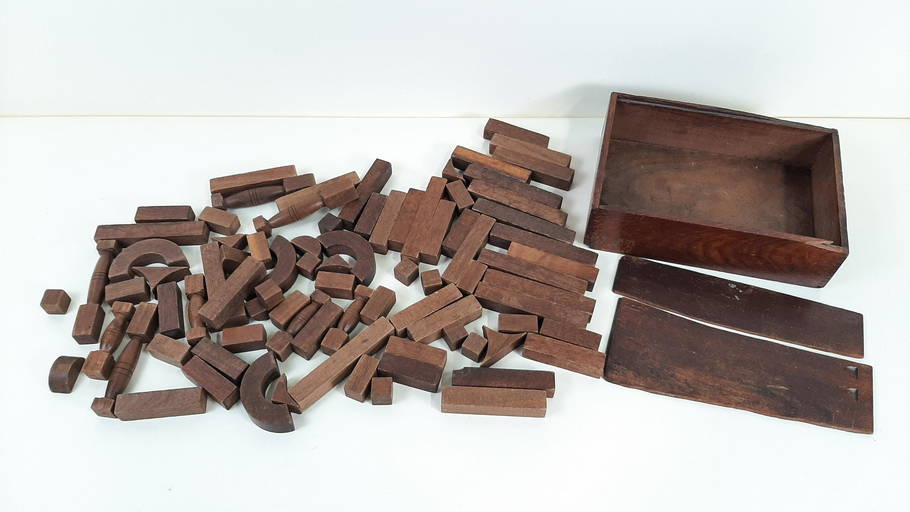 84 Pcs Vintage Building Blocks with Wood Box - Aug 21, 2021 | Cordier ...