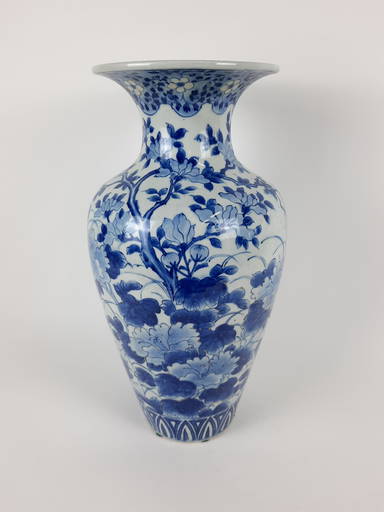 22" Flow Blue Floor Vase - Dec 26, 2021 | Cordier Auctions & Appraisals ...