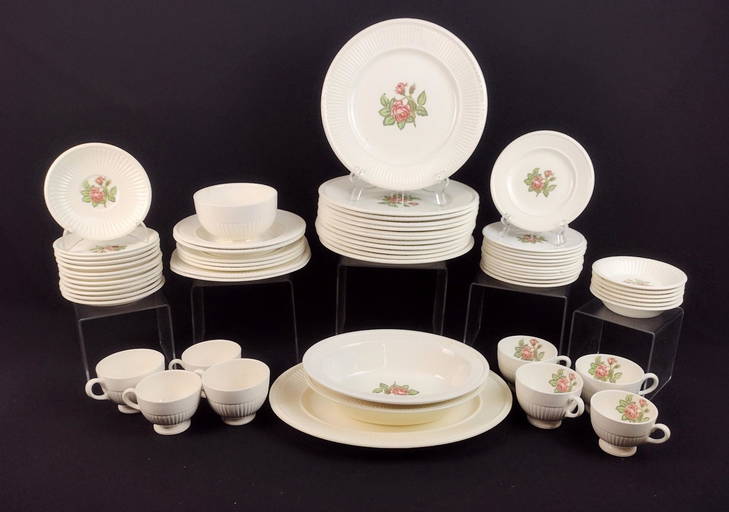 61 Pcs Wedgwood Moss Rose Dinnerware (#0228) on Dec 30, 2022 | Cordier ...