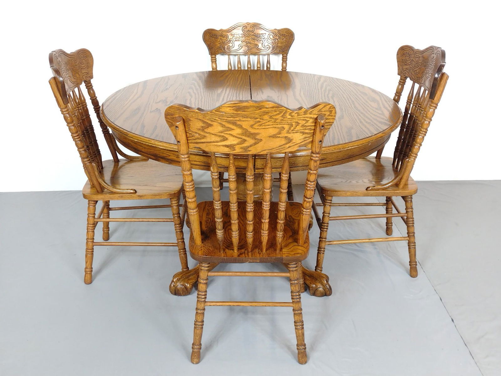 Oak Dining Table With 4 Pressed Back Chairs