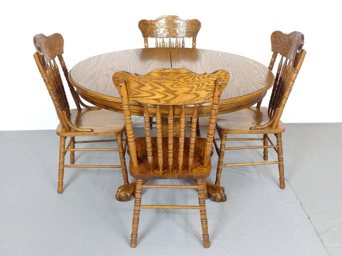 Oak Dining Table With 4 Pressed Back Chairs
